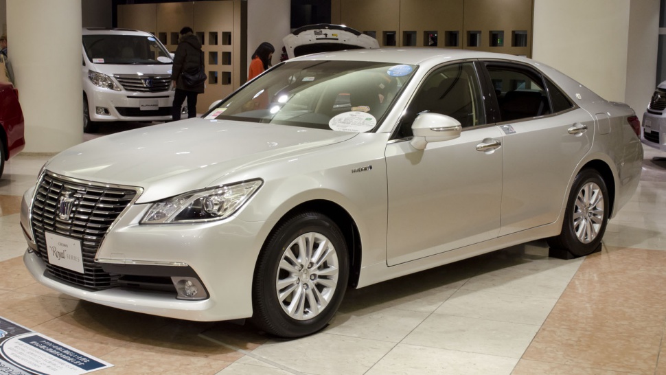 Toyota Crown Royal XIV (S210) 2.5 (178+143 Hp) Hybrid CVT